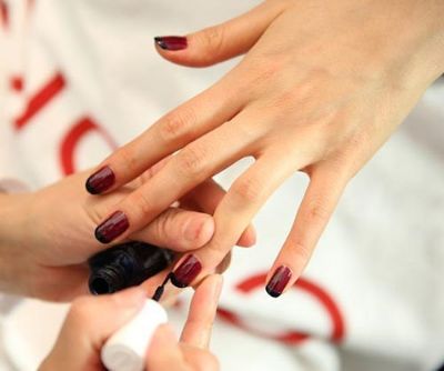 The Genius Way to Hide a Chipping Manicure Without Taking it Off — Pick ...